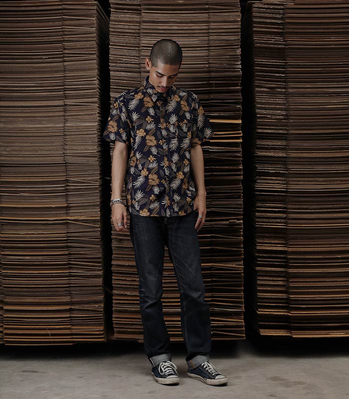 Mr.282 เสื้อเชิ้ตผู้ชายแขนสั้น ลายดอกวินเทจ พื้นน้ำเงินเข้ม | Mr. Maker